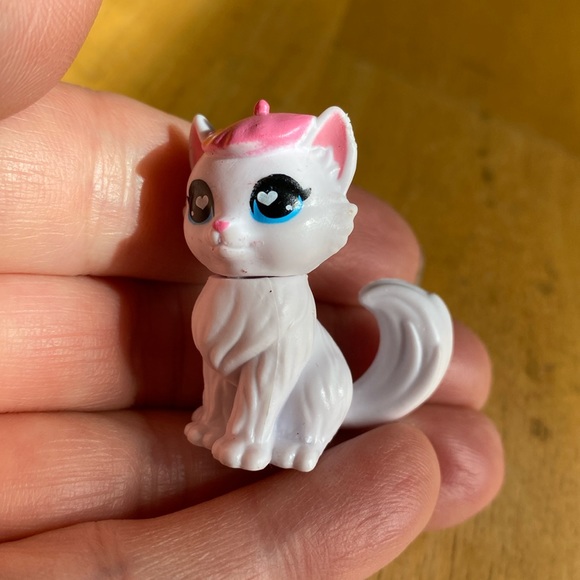 Zuru | Toys | Brand New Zuru Mini Brands Fashion Cat With Beret | Poshmark